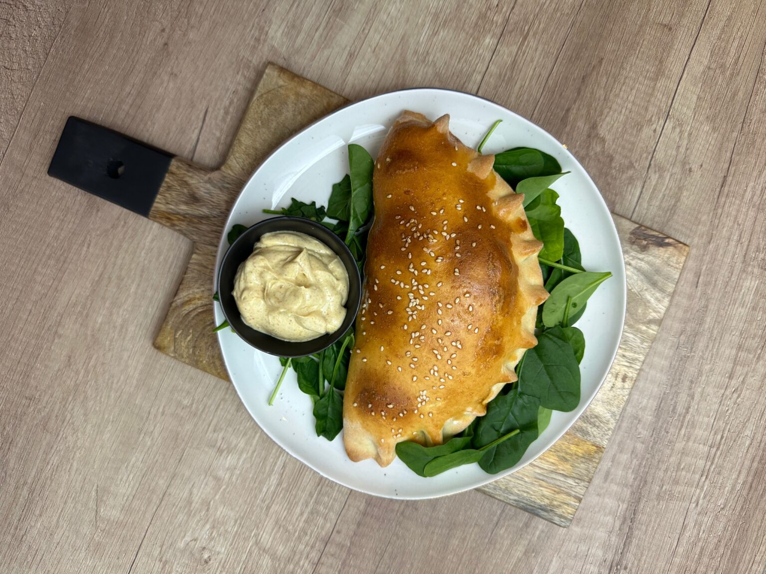 Calzone - przepis na pieroga z ciasta na pizzę | Jaki farsz zrobić?